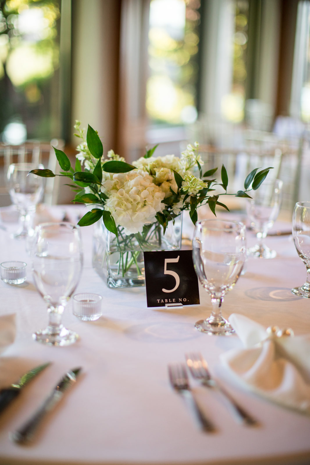 Katelyn + Andrew | Knoxville Yacht Club Wedding | deannapaigephoto.com