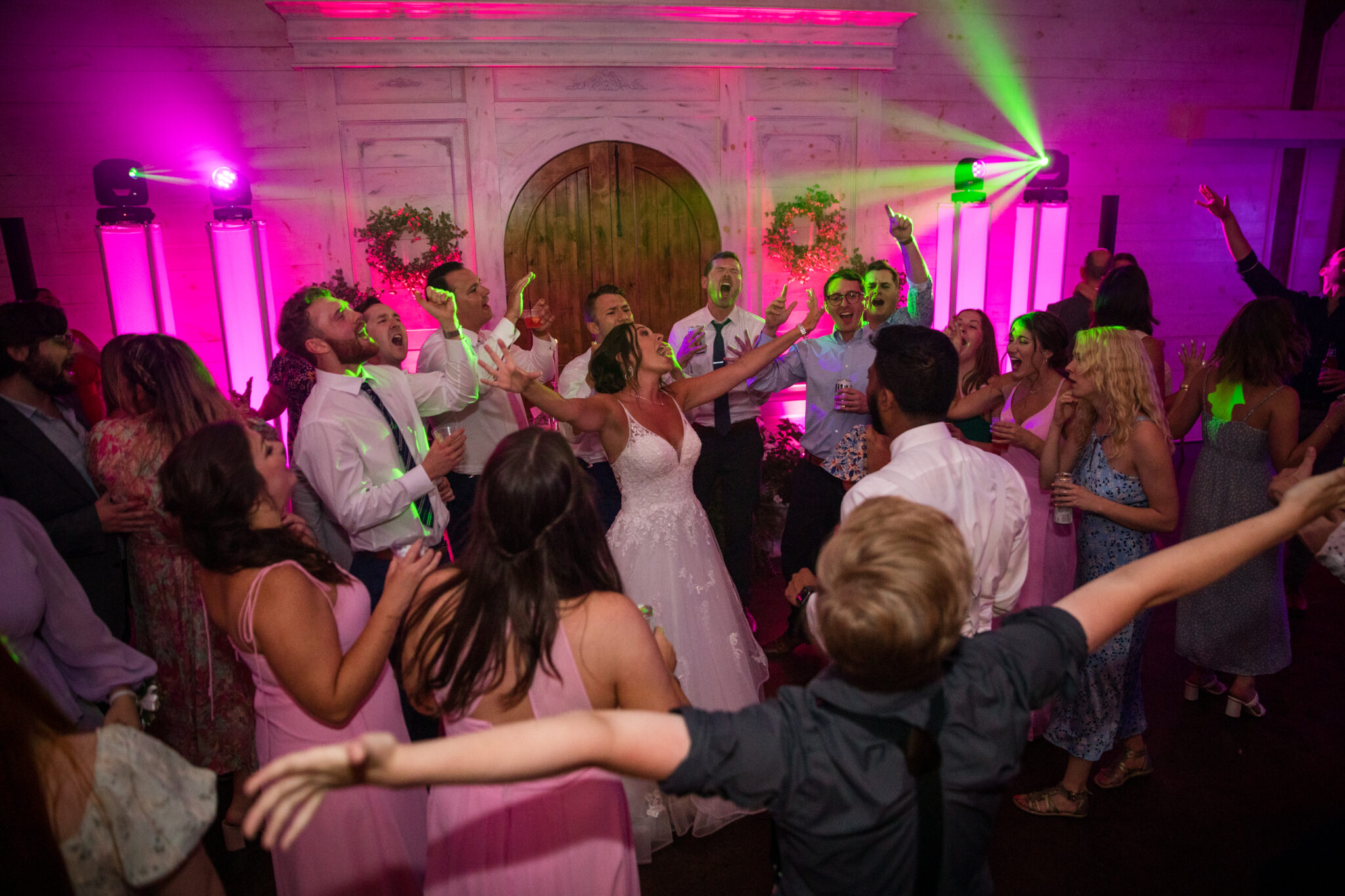 The Best Wedding Games + Activities | deannapaigephoto.com